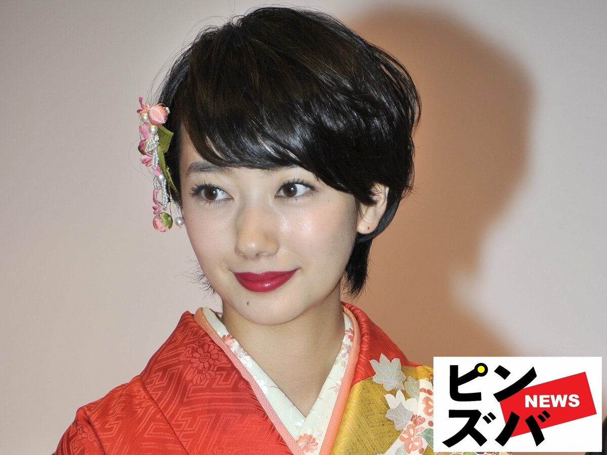 2ページ目 「まさかお部屋 」波瑠、突然の自宅公開&透明感爆発ドアップ近影に大反響!「なんちゅうかわいさ」|ニュース|ピンズバnews