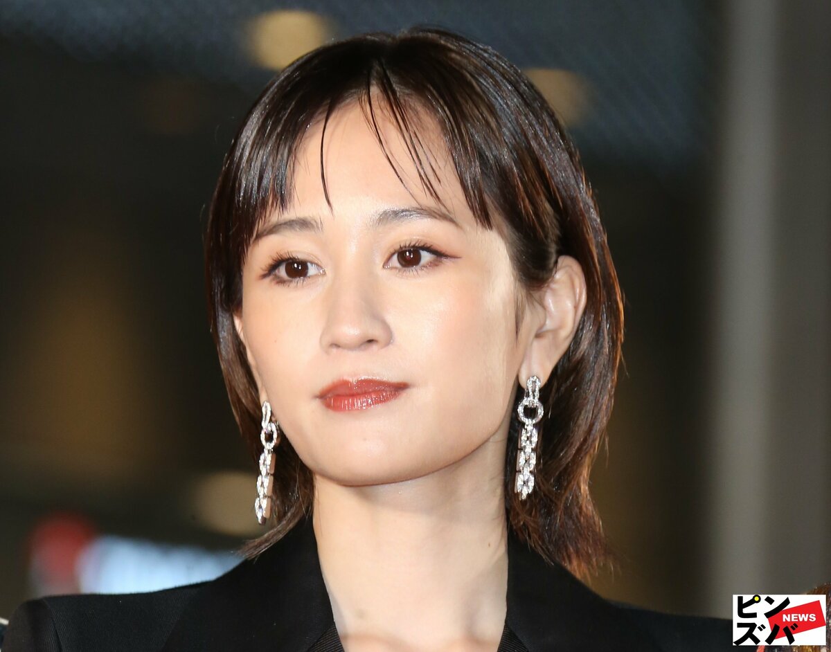 (2ページ目) 「遠近感がバグる」前田敦子、ドラマ共演・トラジャ松田元太との2ショット“極小顔面”に驚きの声 アイドルの年齢限界論も話題｜ニュース｜ピンズバNEWS