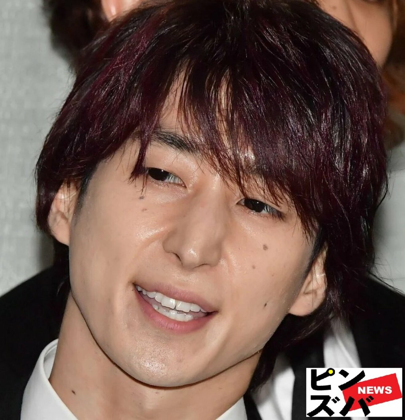 SnowMan佐久間大介、説明済みでも首のあざにファン悶絶!!深い「さっくん沼」…3つの魅力！｜ニュース｜ピンズバNEWS