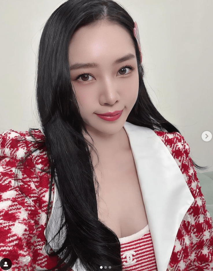 「なんでそんなに美しいんですか」三代目JSB・ELLYと破局のMEGBABY、背中全開ワンピ姿で美オーラ全開！「本当にめぐちゃん女神」｜概要｜ニュース｜ピンズバNEWS