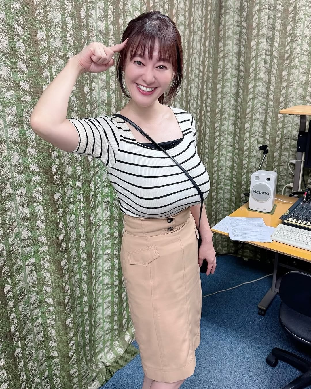 「まさかここまで大胆な…」“グラマラスすぎる”元NHKアナ、写真集付きCDに満点レビュー連発「期待以上」｜ニュース｜ピンズバNEWS