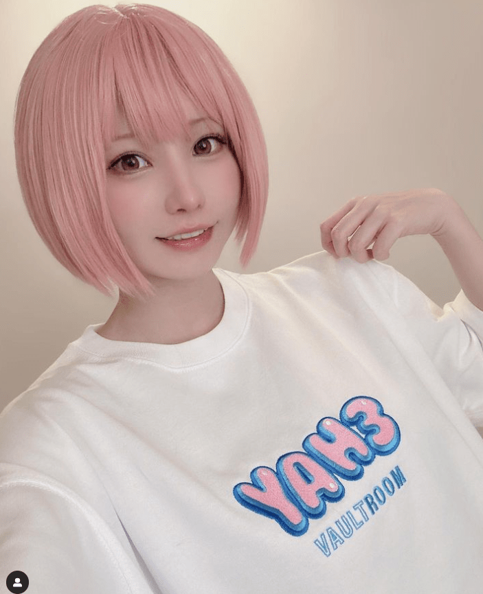 「永遠のヒロイン」えなこ、バストの特徴まで完全再現！懐かしの『スレイヤーズ』リナ=インバース姿に「凄い！」の声｜概要｜ニュース｜ピンズバNEWS